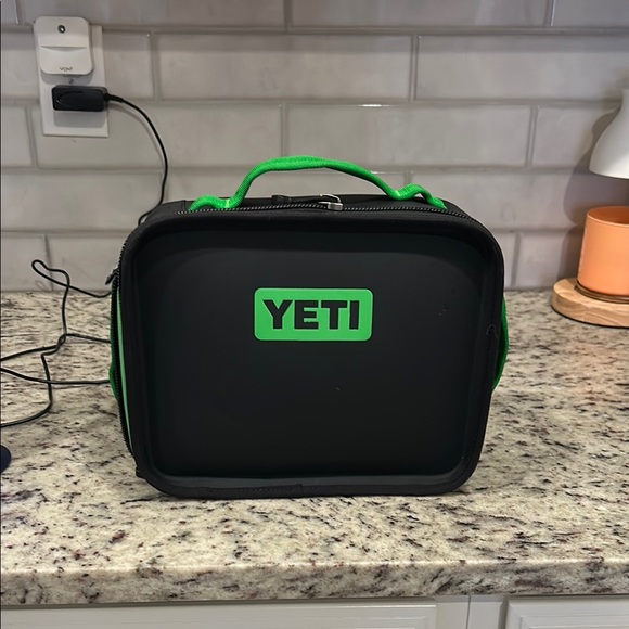 Yeti | Kitchen | Yeti Black Daytrip Lunch Box With Green Accents | Poshmark